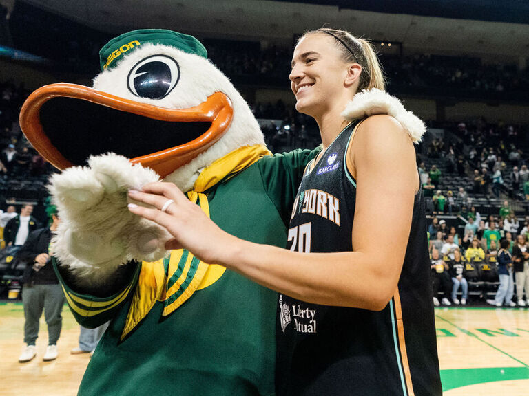 Oregon gets taste of WNBA future with preseason Liberty game | theScore.com