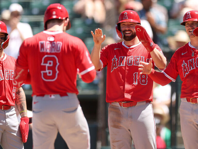 Angels rally past sinking A's for 7th straight win | theScore.com