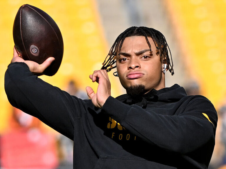 Jets' Fields day-to-day after being carted off with dislocated toe | theScore.com