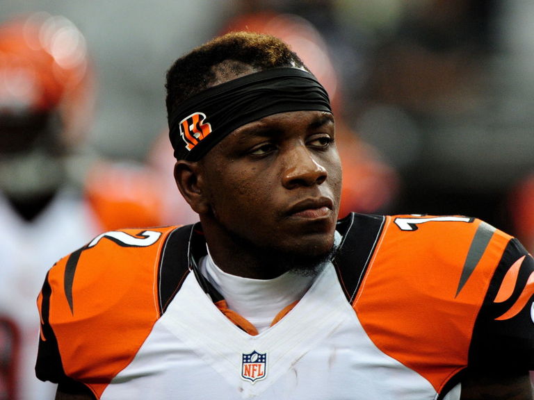 VIDEO: Bengals' Mohamed Sanu makes incredible one-handed catch ...