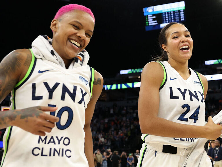 Lynx, Collier efficiently dismantle Sparks | theScore.com