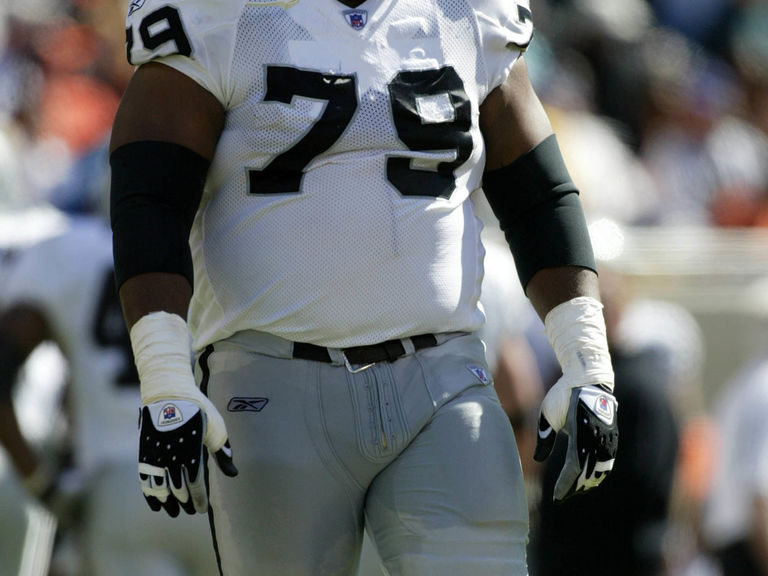 Former Raider lineman Mo Collins dead at 38 | theScore.com