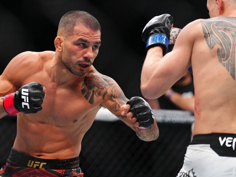 Pantoja submits Kara-France to retain UFC flyweight title | theScore.com