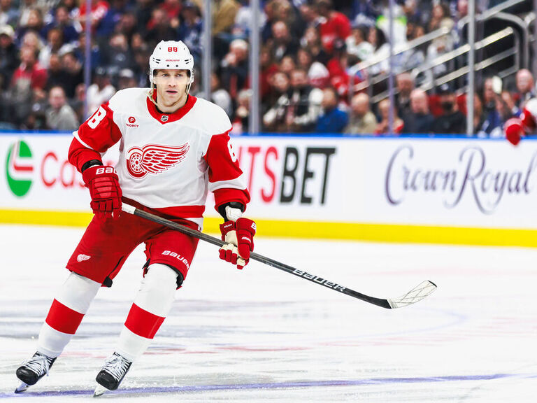 Kane stays with Red Wings on 1-year contract | theScore.com
