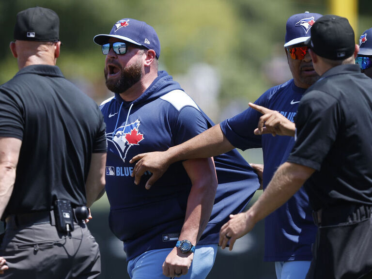 Blue Jays' Schneider ejected after meltdown with umps | theScore.com