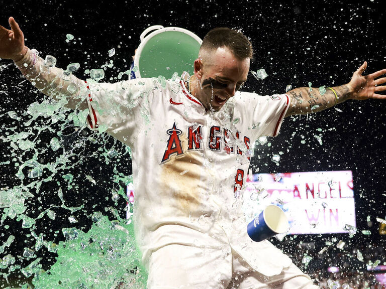 Angels' Neto delivers walk-off hit on his bobblehead day | theScore.com