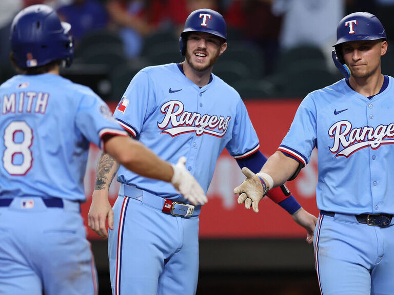 Red-hot Rangers thump Braves for 6th straight win | theScore.com