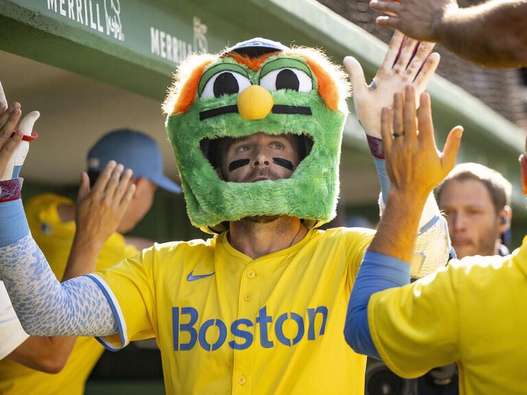 Red Sox beat Astros again, overtake Yankees in standings | theScore.com