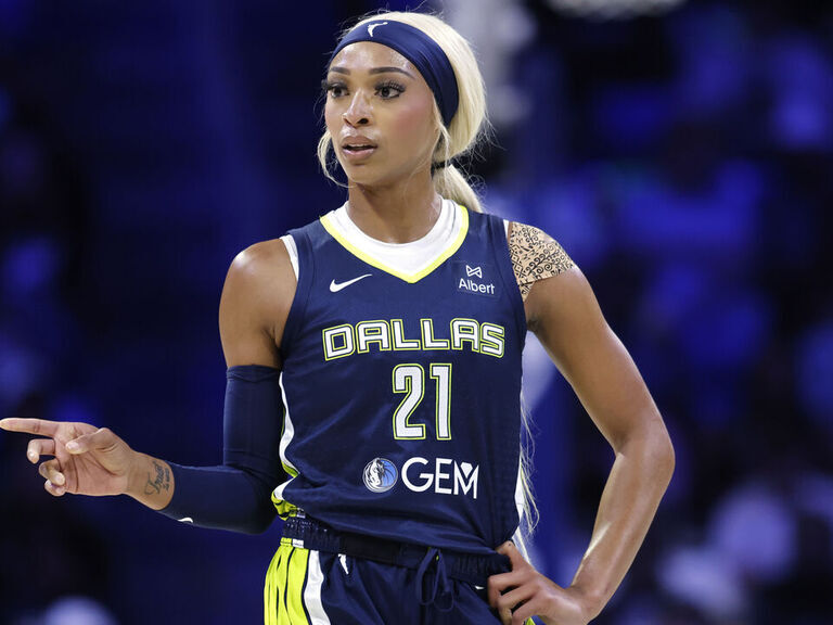 Wings trade Carrington to Lynx for Miller, Samuelson, pick | theScore.com