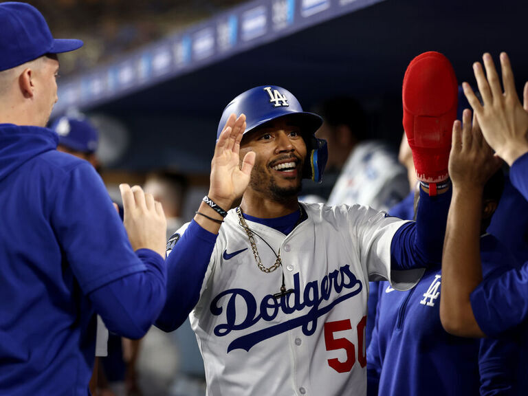 Betts: Ovation from fans at Dodger Stadium 'a beautiful thing ...