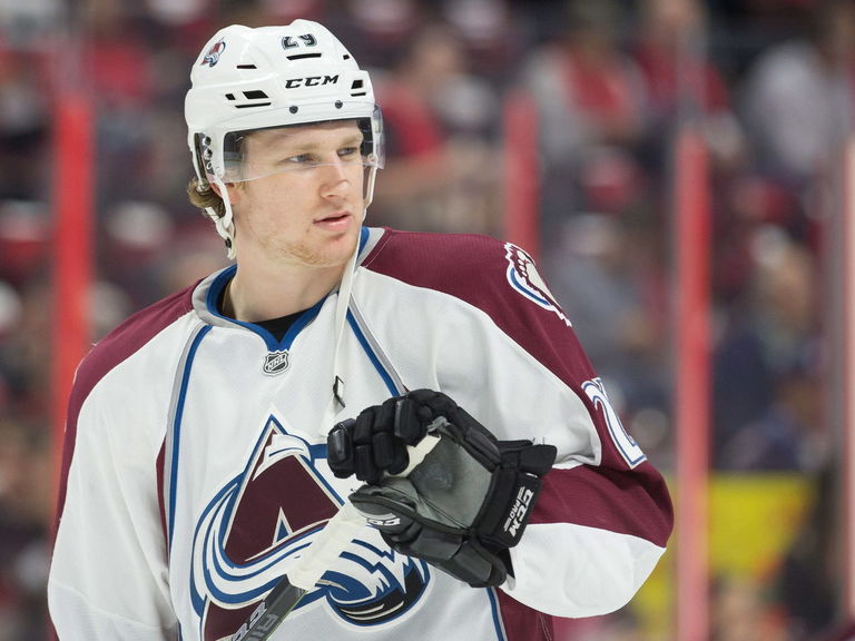 VIDEO: MacKinnon scores 2 goals in 13 seconds | theScore.com