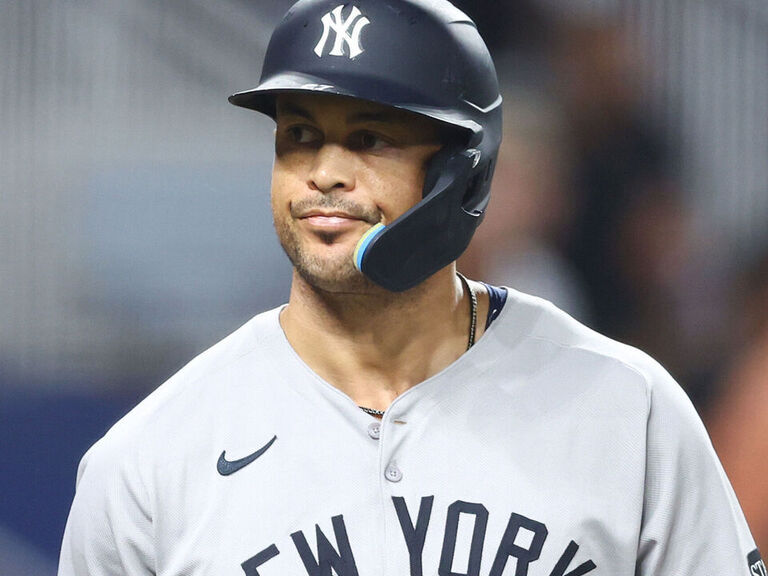 Yankees' Stanton exits vs. Astros due to leg tightness | theScore.com