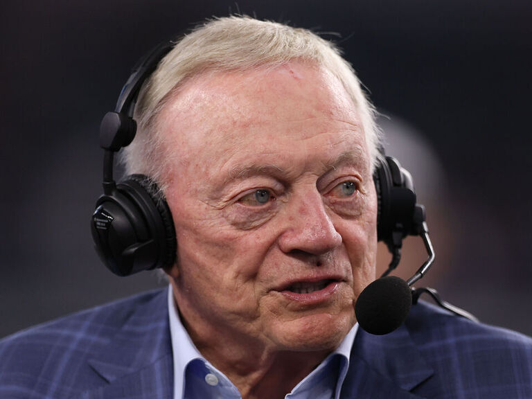 NFL fines Jerry Jones $250K for gesture toward fans at MetLife Stadium ...