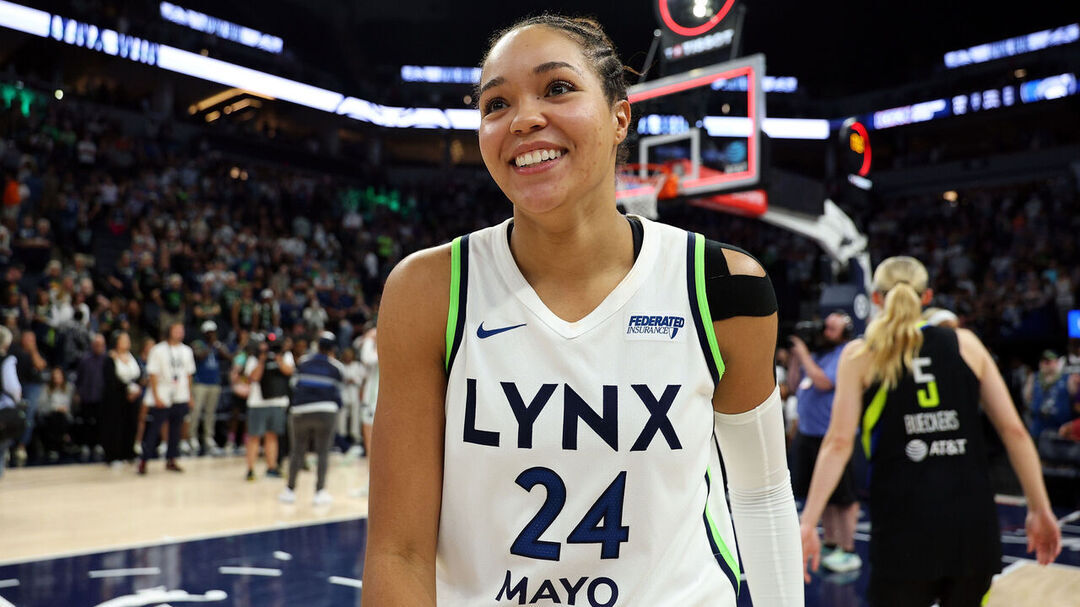 WNBA Awards Watch: Phee, Paige lead at end of season | theScore.com