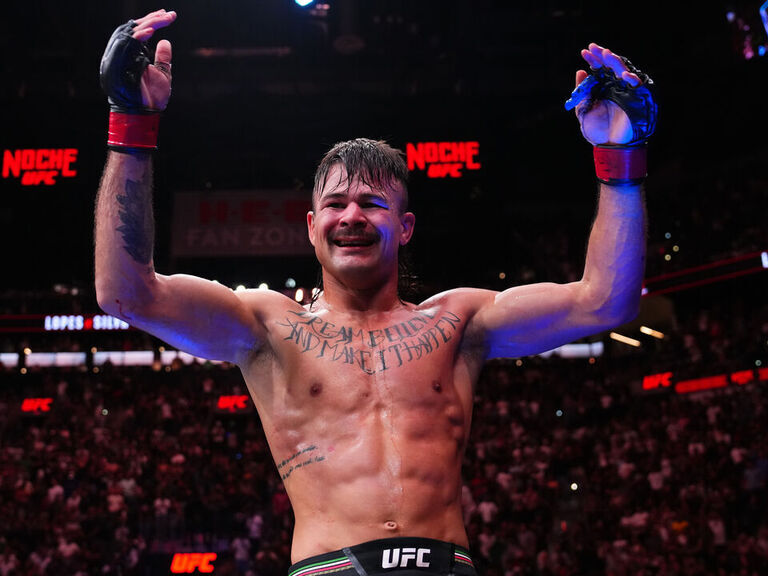Lopes ends Silva's winning streak with TKO at Noche UFC | theScore.com