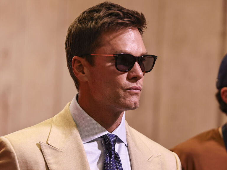 Tom Brady sits in Raiders' booth during MNF | theScore.com