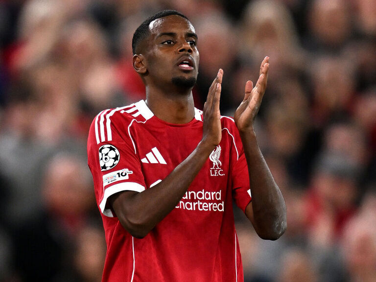 Isak makes Liverpool debut vs. Atletico Madrid | theScore.com