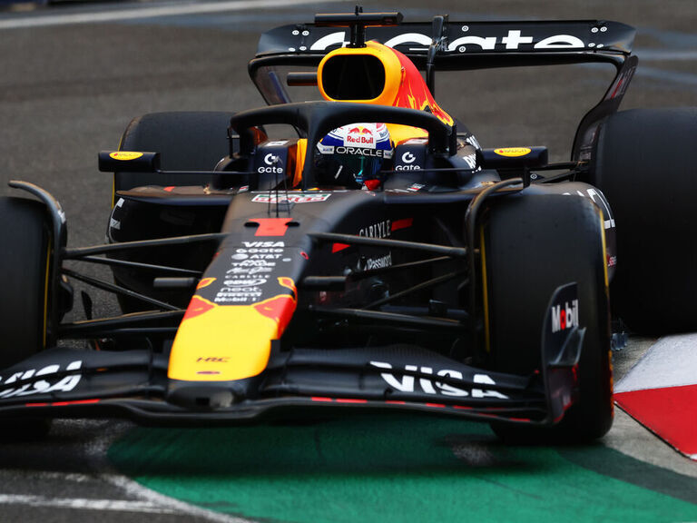 Verstappen takes pole in Baku as Piastri, Leclerc crash in wild session | theScore.com
