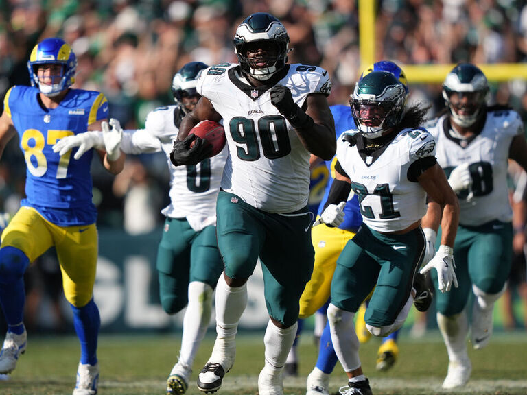 Eagles block FG to cement 19-point comeback vs. Rams | theScore.com