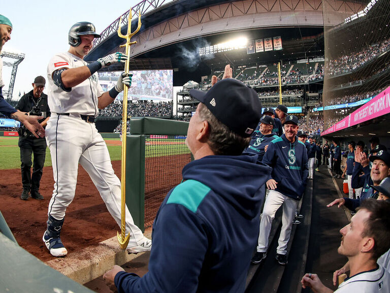 Mariners clinch 1st division title since 2001 | theScore.com