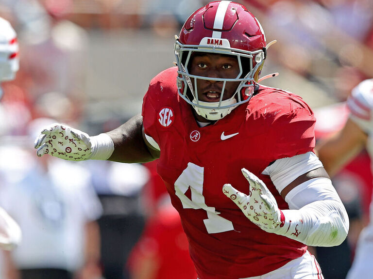 Alabama's Russaw out indefinitely due to broken foot | theScore.com