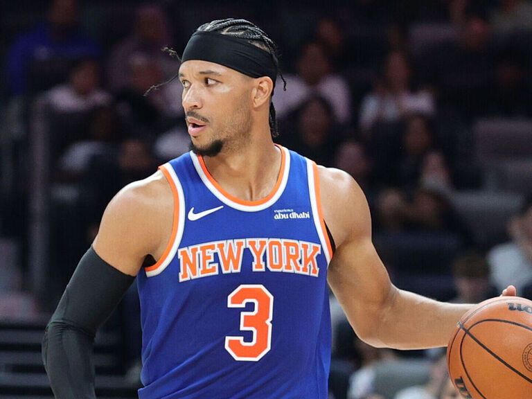 Hart ejected from Knicks' preseason game after throwing ball into stands | theScore.com