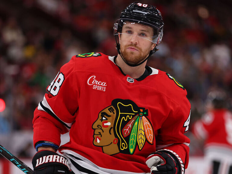 Blackhawks, Grzelcyk agree to 1-year, $1M contract | theScore.com