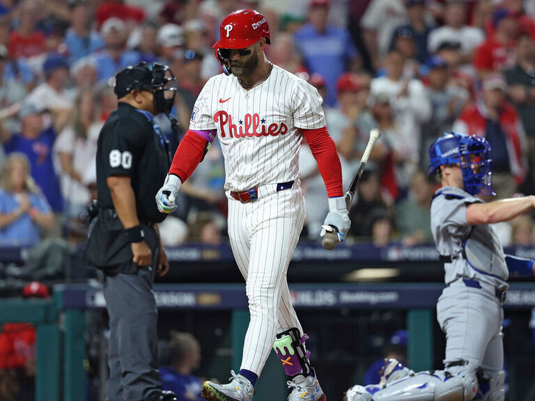 Harper defends hostile Phillies fans: 'I boo myself' | theScore.com