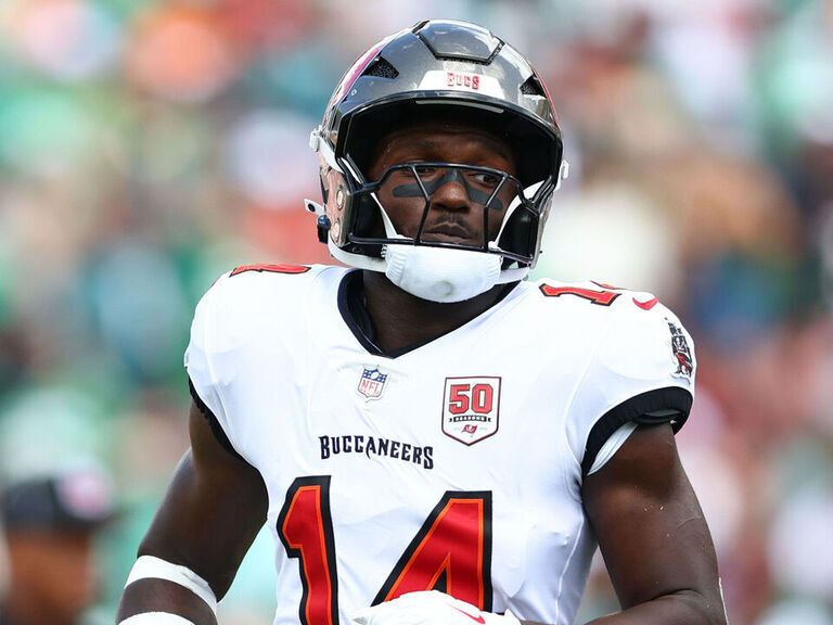 Bucs without Godwin, Evans, Irving vs. 49ers | theScore.com