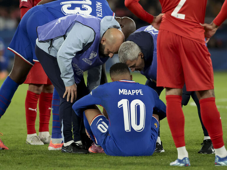 Mbappe scores but limps off late in France's World Cup qualifying win ...