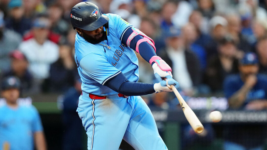 Jays Watch: Bats explode, Bieber delivers in Game 3 | theScore.com