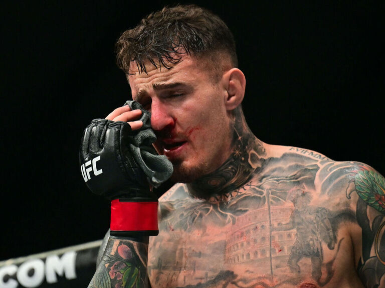 Aspinall-Gane ends in no-contest due to eye poke | theScore.com