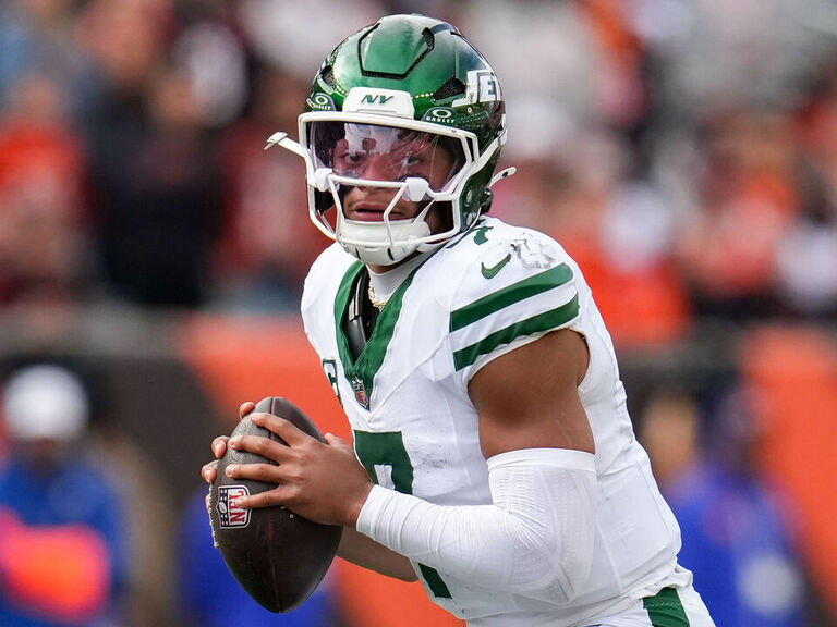 Jets placing Fields on IR, ending QB's difficult season | theScore.com