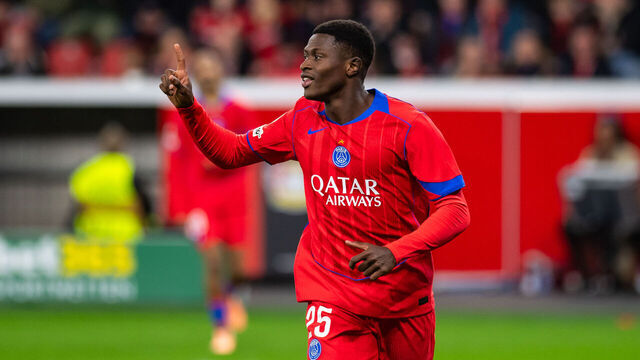 Is PSG star Mendes the world's best left-back? | theScore