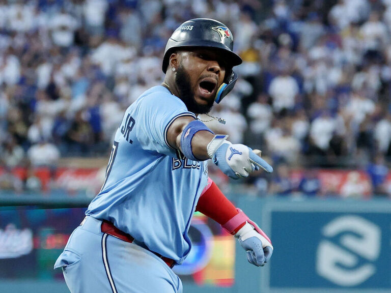 Vladdy powers Blue Jays to Game 4 win over Dodgers | theScore.com