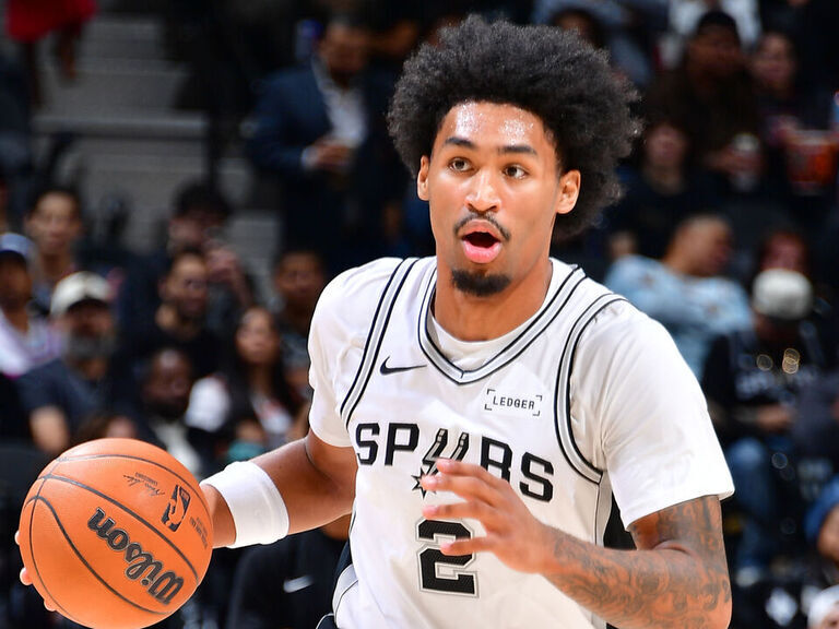 Spurs rookie Harper exits vs. Suns with calf injury | theScore.com