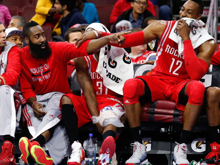 VIDEO: Dwight Howard dubs Rockets 'swag champs' in pregame huddle ...