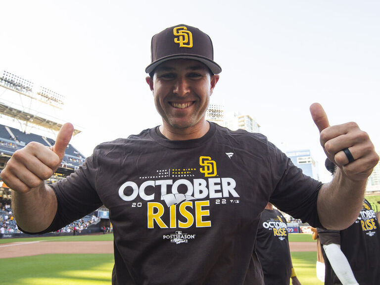 Padres hire former reliever Stammen as manager | theScore.com