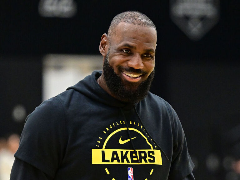 LeBron cleared for contact, will be re-evaluated in 1-2 weeks ...