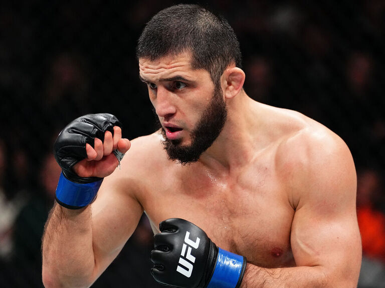 Makhachev smothers Della Maddalena to win 2nd UFC title | theScore.com