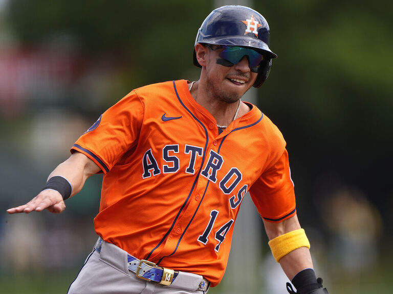 Braves acquire Gold Glover Dubón from Astros for Allen | theScore.com