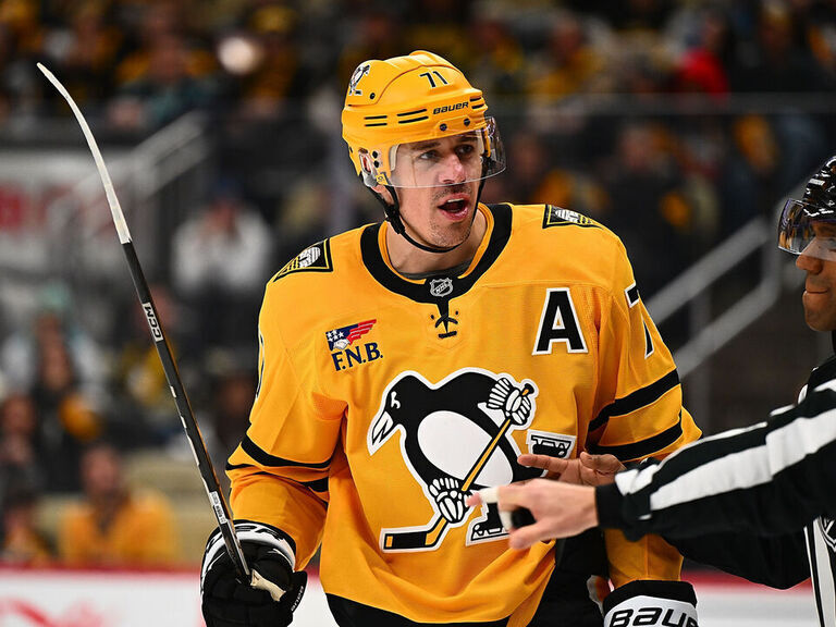 Malkin week-to-week with upper-body injury | theScore.com