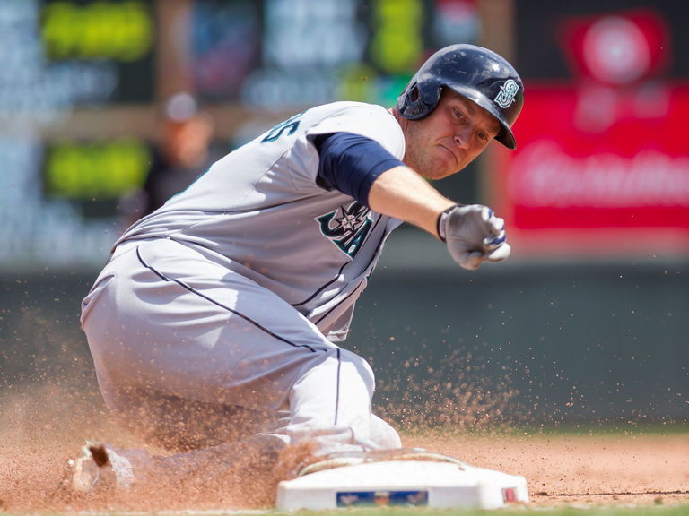 Report: Mariners to shop Michael Saunders at GM meetings | theScore.com