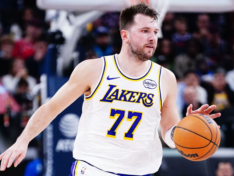 Luka day-to-day with calf contusion | theScore.com
