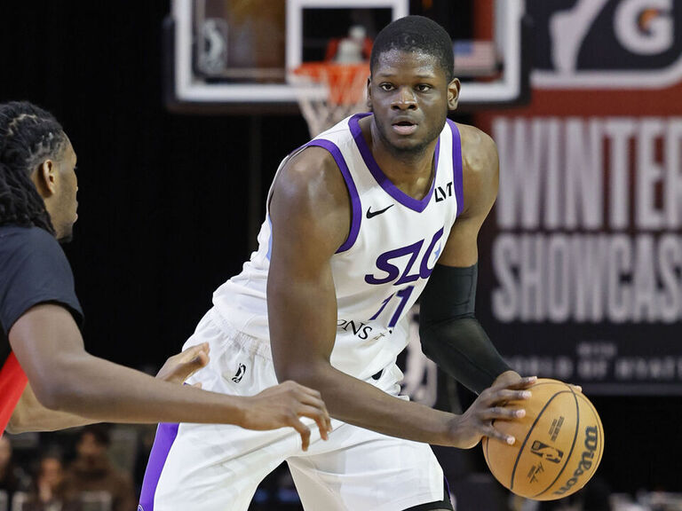 Raptors sign former lottery pick Mo Bamba | theScore.com