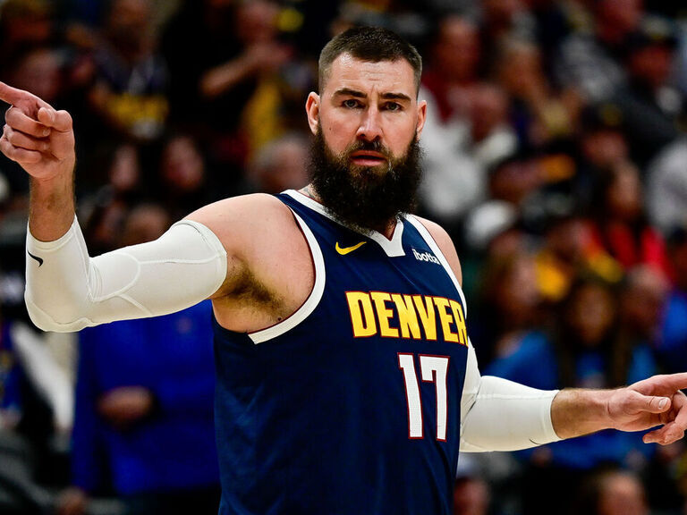 Nuggets' Valanciunas out at least 4 weeks with calf strain | theScore.com