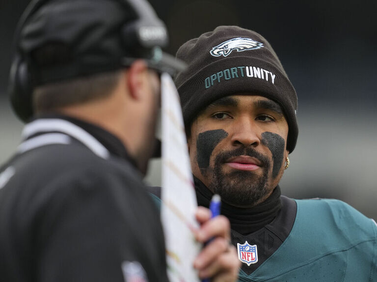 Hurts avoids endorsing OC Patullo after Eagles' playoff exit | theScore.com