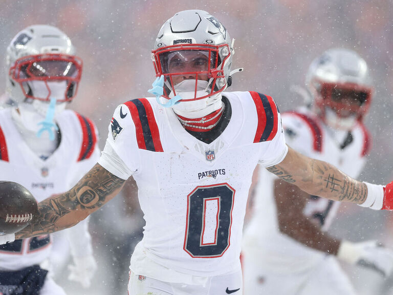 Patriots beat Broncos in blizzard to return to Super Bowl | theScore.com