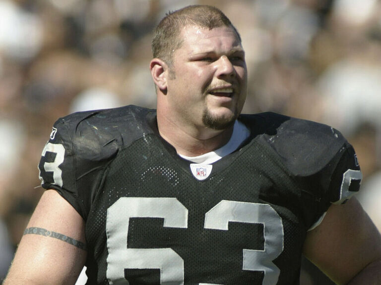 Former Raiders All-Pro center Robbins dies at 52 | theScore.com