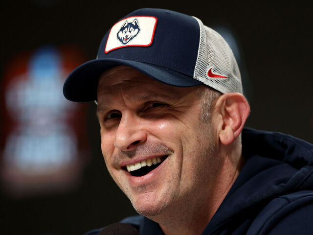 UConn's Hurley trying to enjoy Final Four a little more | t…